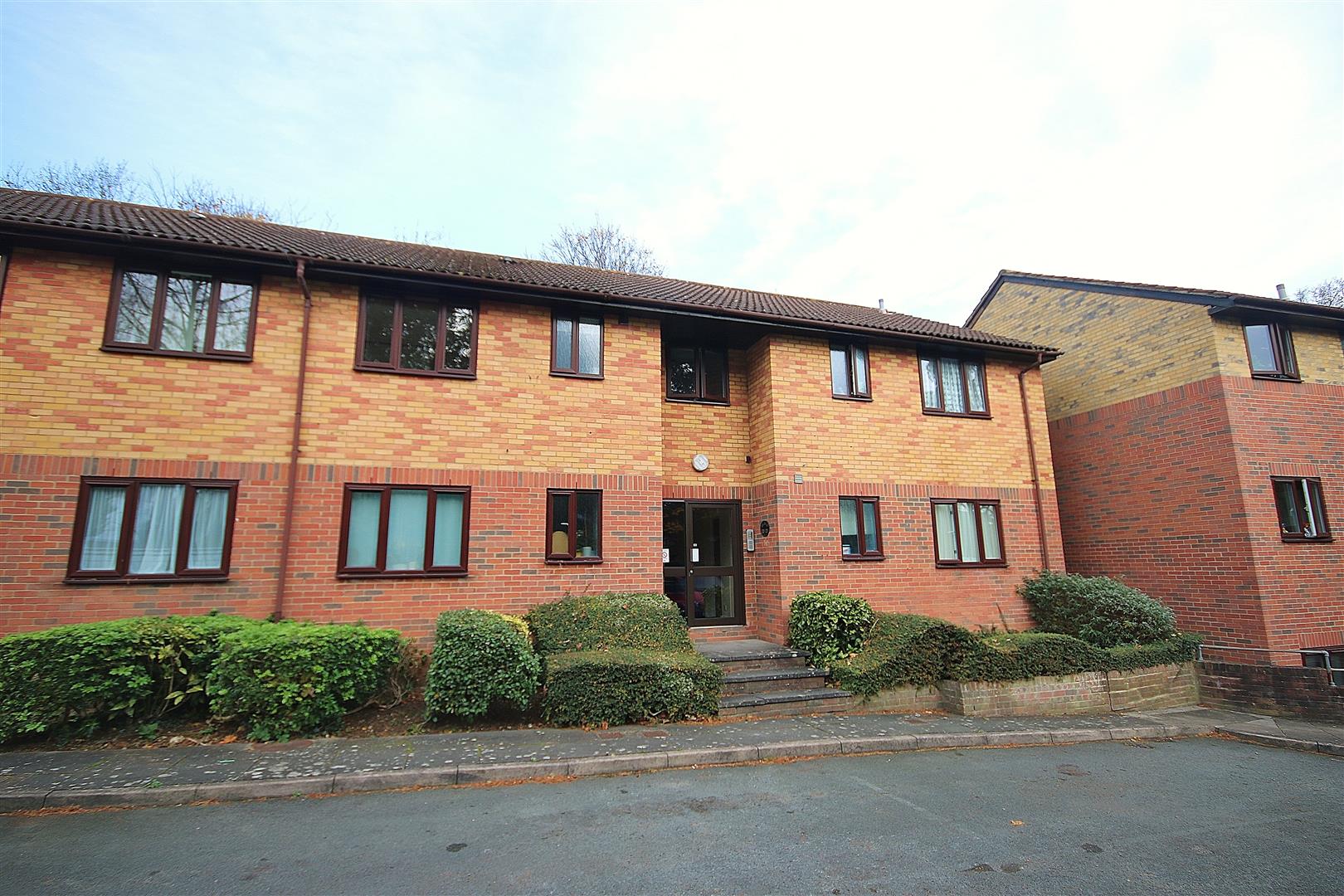 Property in Glyn Avenue, New Barnet, Herts., EN4 9PJ