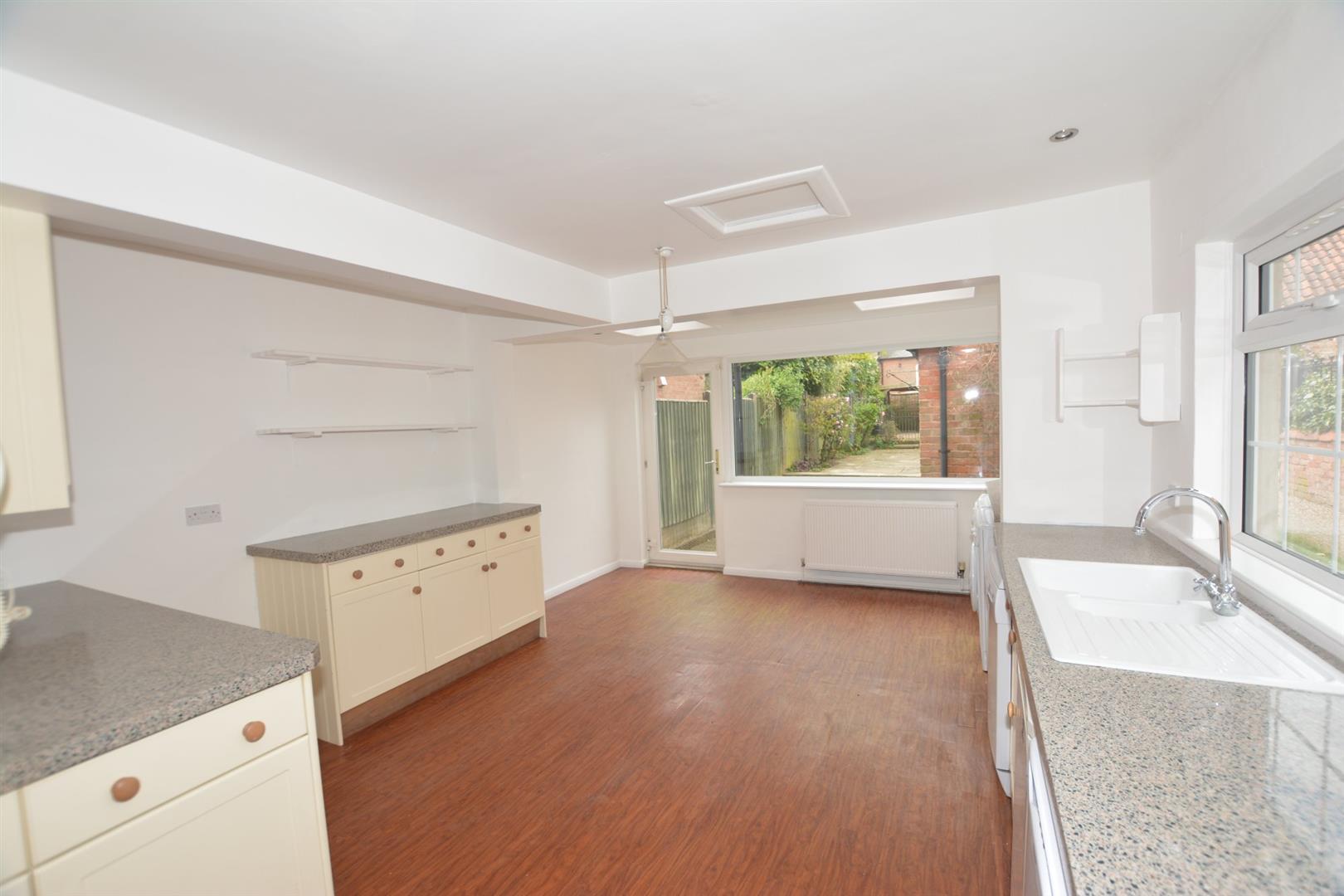 Property in Maypole Green, Wellow, Wellow Newark, Nottinghamshire, NG22 0FE