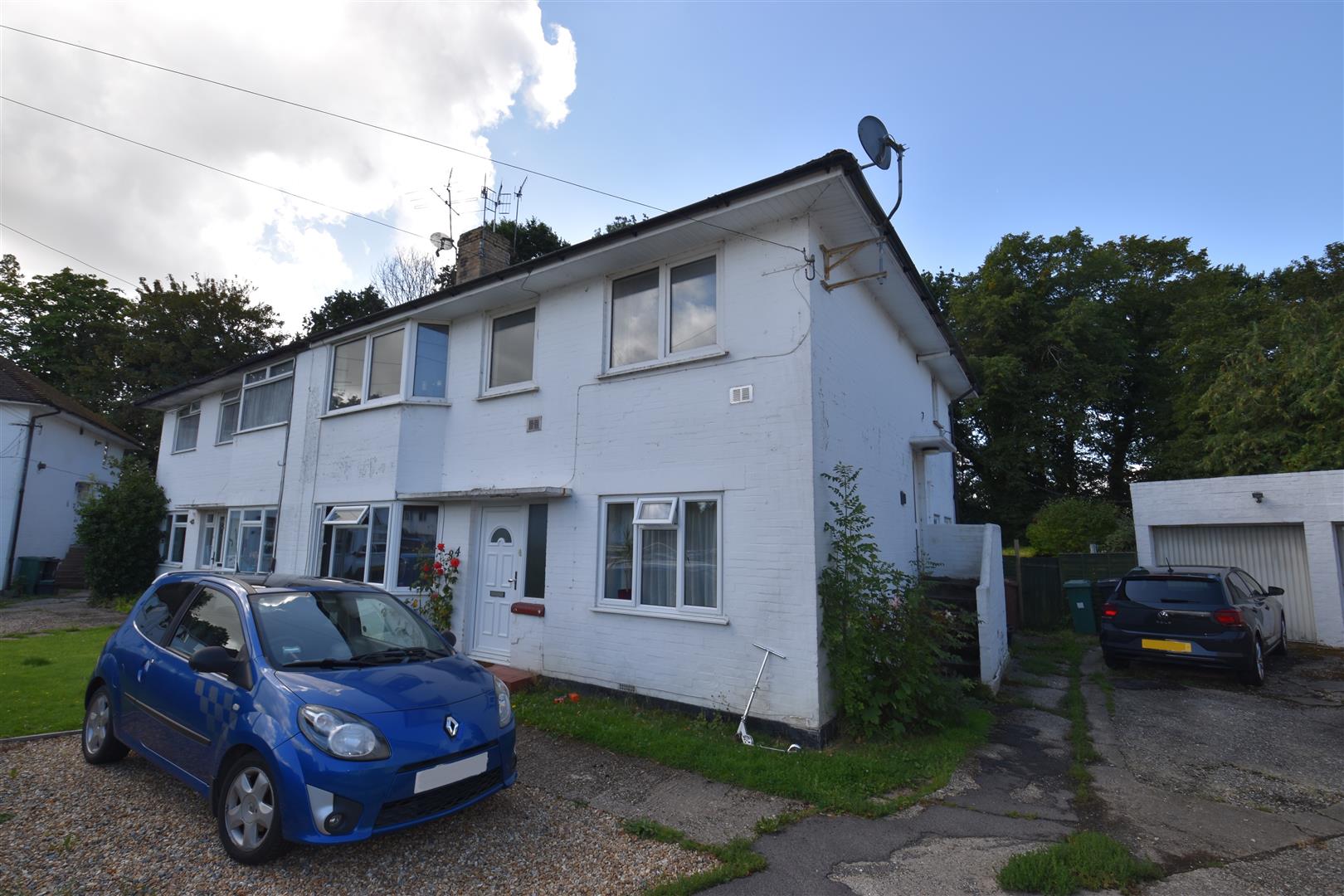 Property in Meadowcroft Close, Horley, Surrey, RH6 9EJ