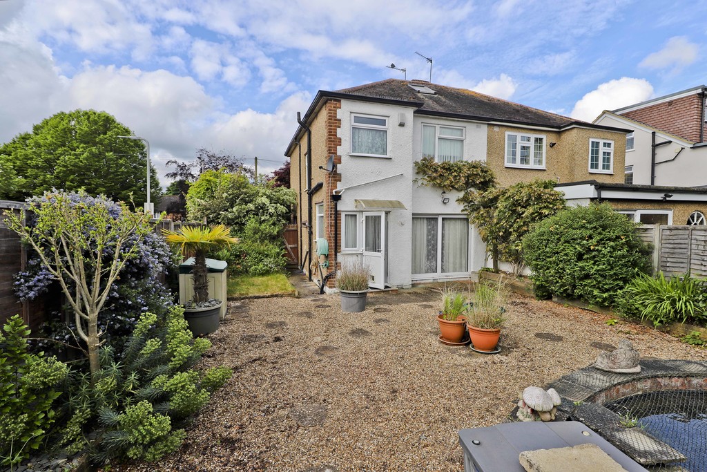 Property in Field End Road, Ruislip, HA4 0RF