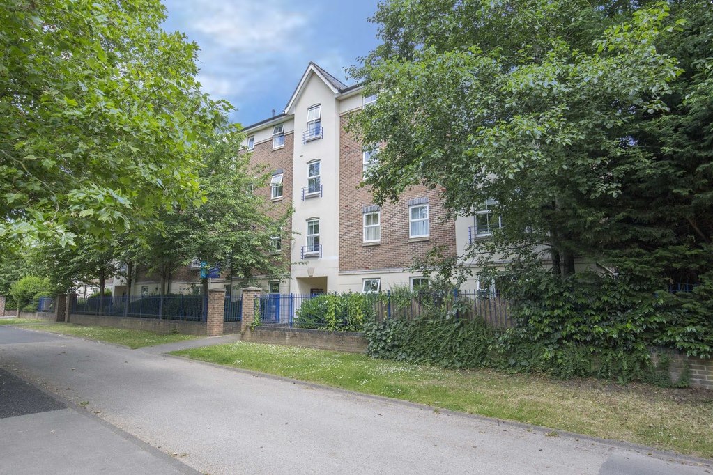 Property in Sandringham Court , Kingston Upon Thames, KT2
