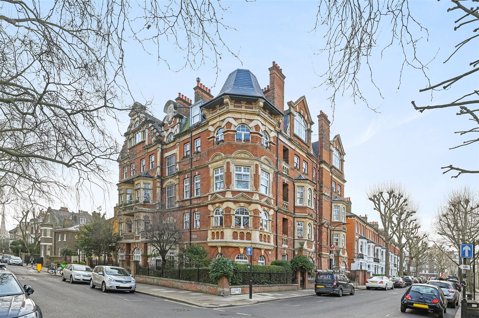 Property in Queens Mansions, London, W6
