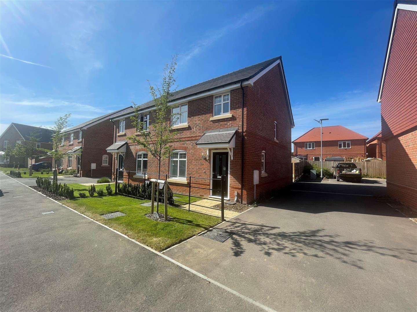 Property in Petunia Vale, Worthing, BN13 3YY