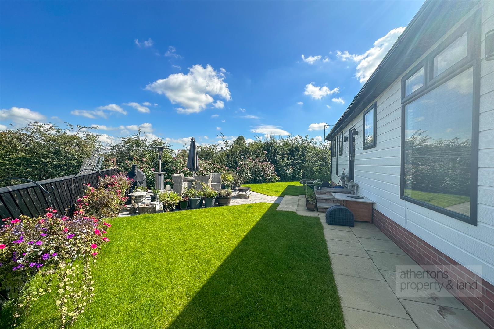 Property in Ledale Mobile Home Park, Longsight Road, Clayton Le Dale ...